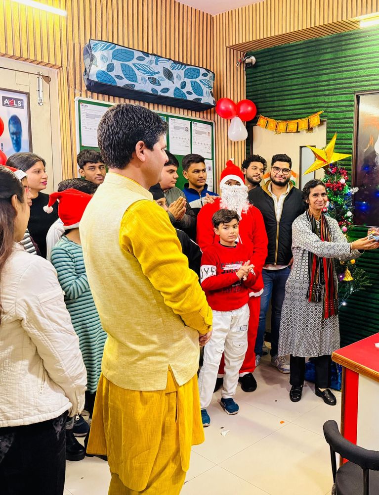 American English Language School in Old Bus Stand | Spoken English ...